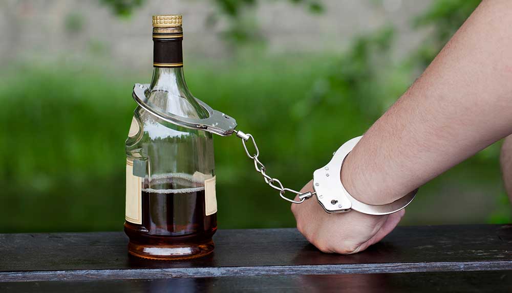 Alcoholismo y la covid-19, ¿cómo afectó a los adolescentes?